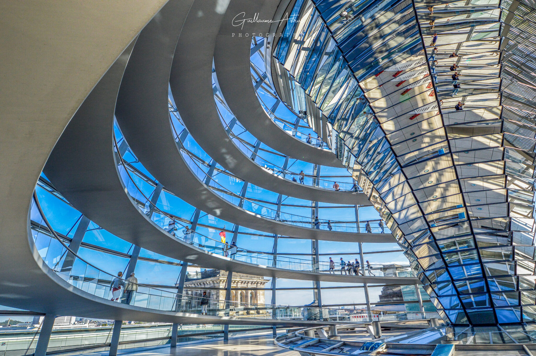 Sous le dôme du Reichstag - Guillaume Astruc Photography