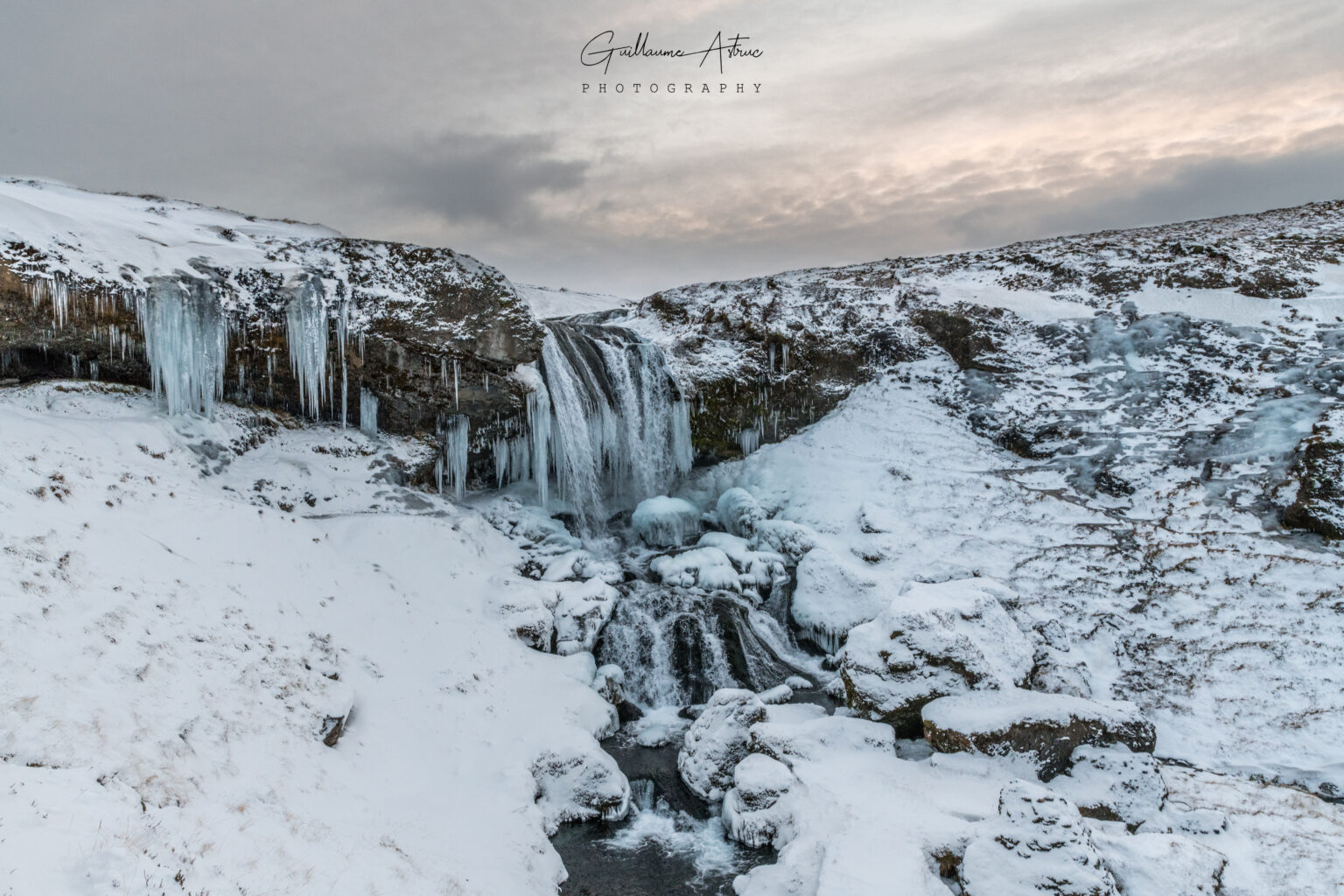 La cascade gelée de Selvallafoss en Islande - Guillaume Astruc Photography